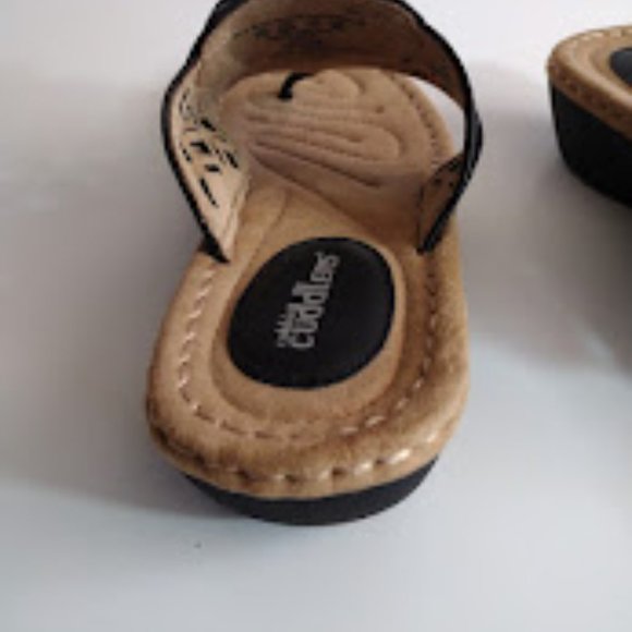 Cobbie Cuddlers | Shoes | New Cobbie Cuddlers Comfort Black Flower ...